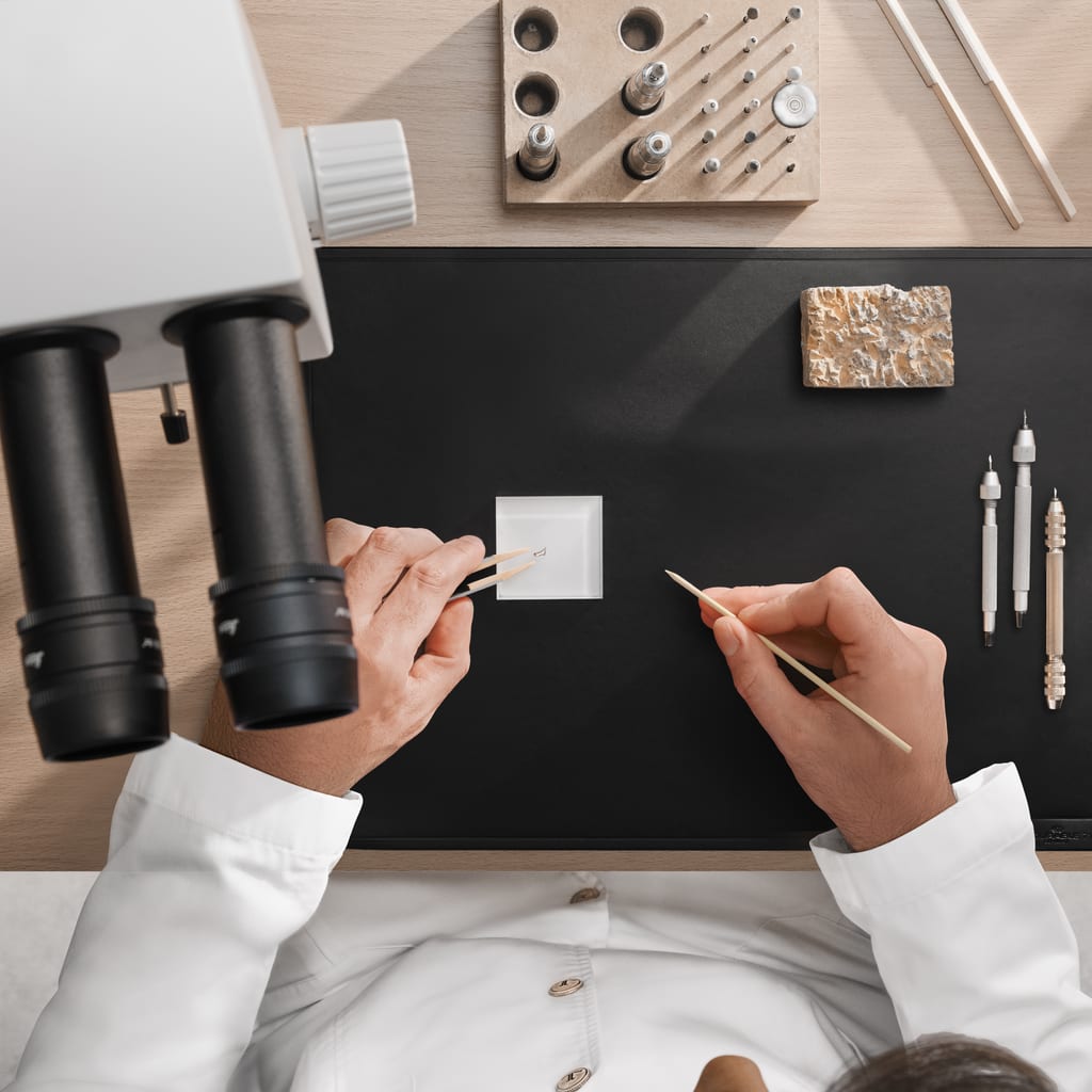 玫瑰金男士腕表自动上链Master Ultra Thin Moon超薄大师系列月相腕表Q1362511 | Jaeger-LeCoultre积家